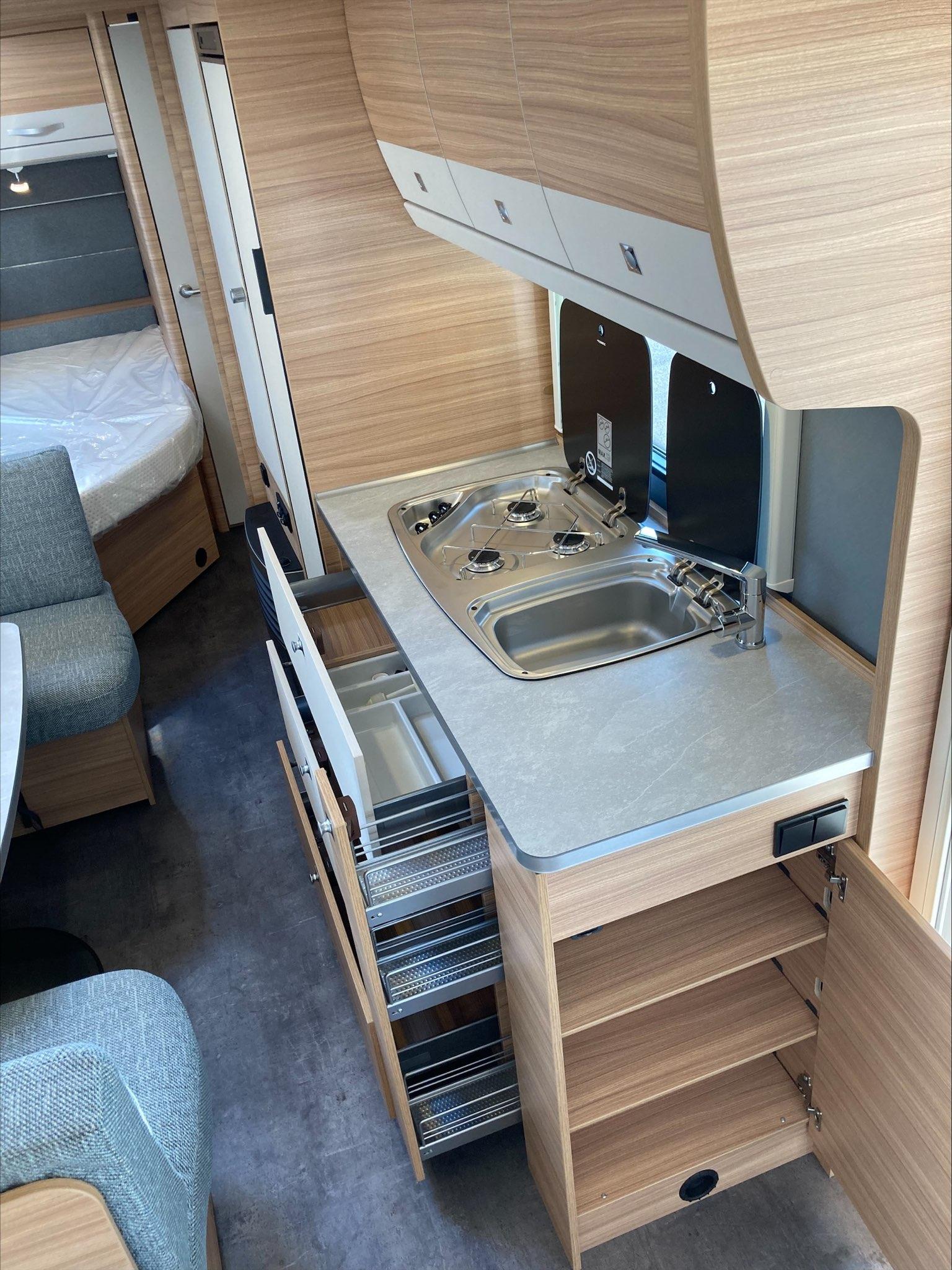 Nuovo Caravan Dethleffs CAMPER 560 FMK Guglielmi Autocaravan Lonigo ...