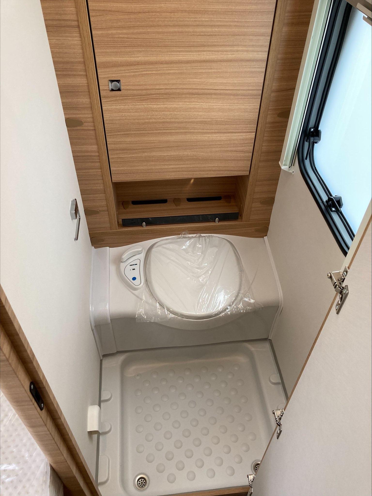 Nuovo Caravan Dethleffs CAMPER 560 FMK Guglielmi Autocaravan Lonigo ...