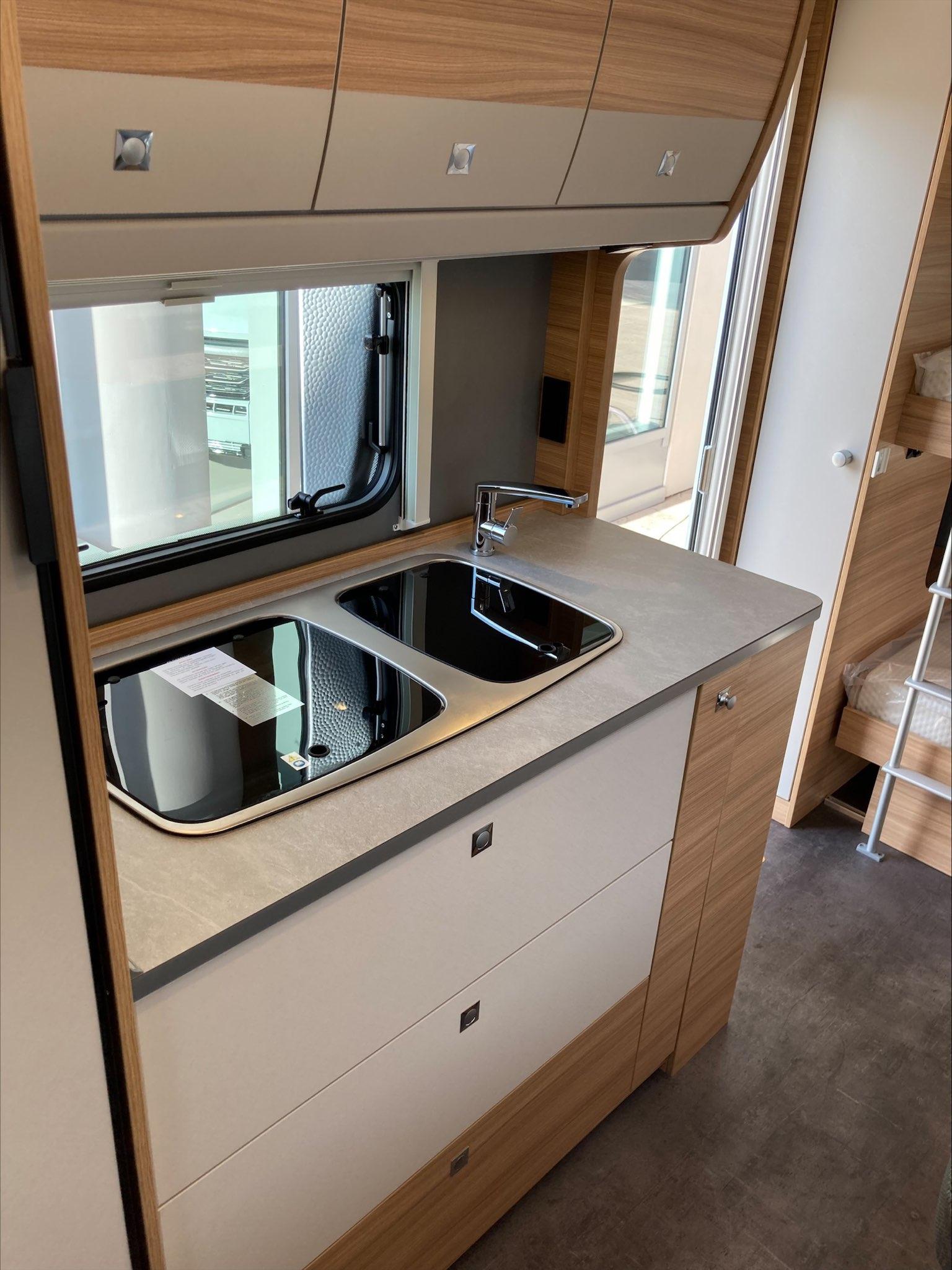 Nuovo Caravan Dethleffs CAMPER 560 FMK Guglielmi Autocaravan Lonigo ...