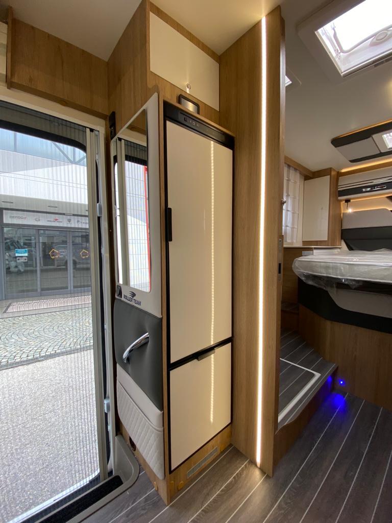 Camper Nuovo Semintegrale Roller Team Zefiro Advance 267 TL 2023 Lusso ...