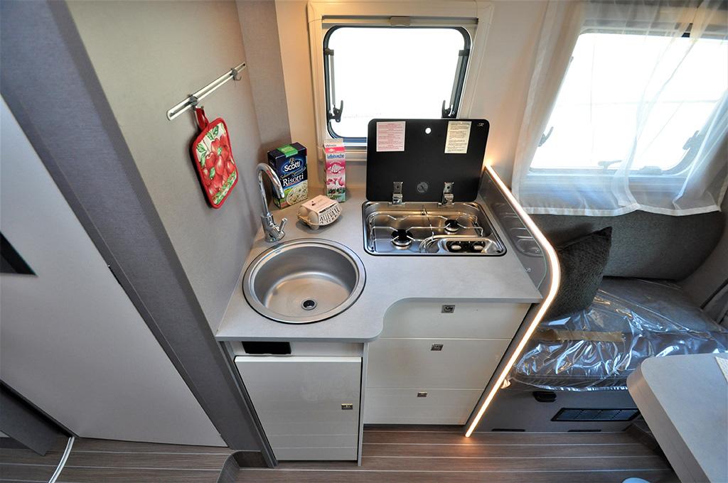 Camper Nuovo Semintegrale Etrusco T 7.3 SCF Linea 80 Campalto ...
