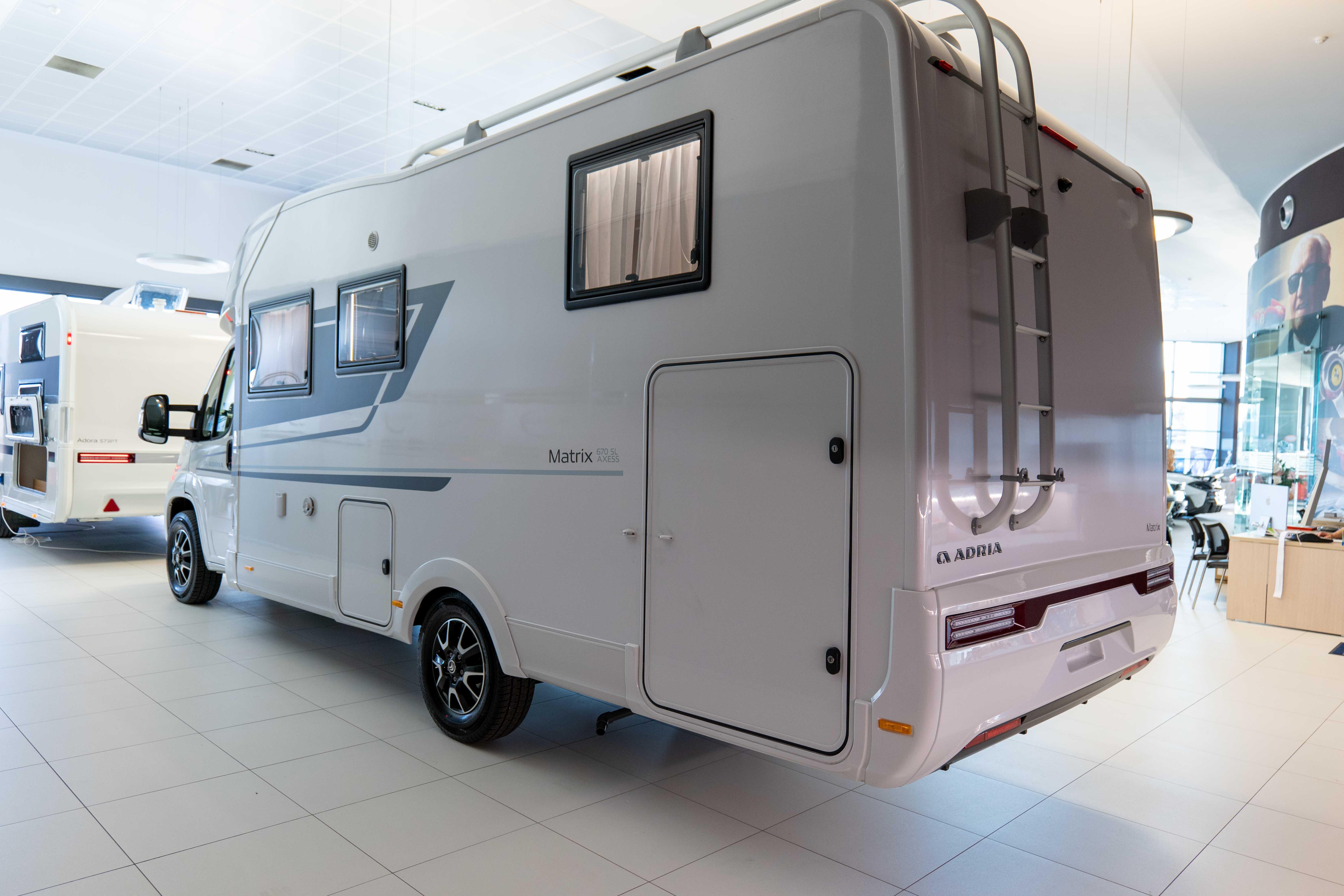 Camper Nuovo Semintegrale Adria MATRIX AXESS 670 SL Frattin Auto ...