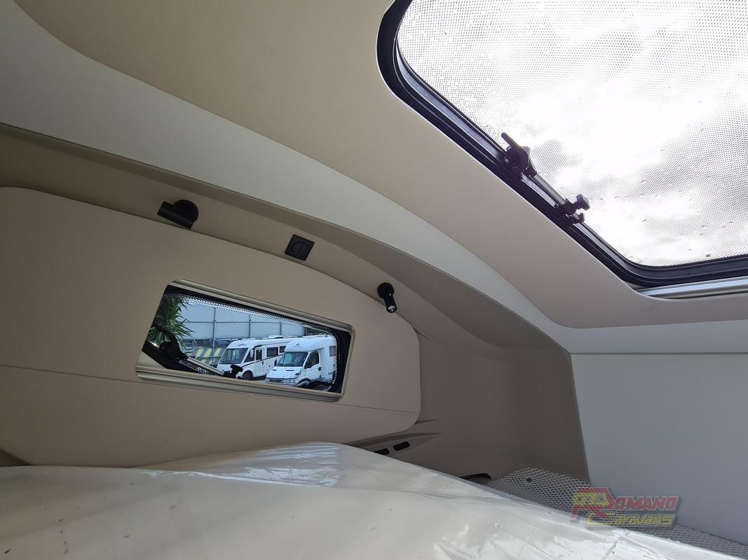 Camper Nuovo Mansardato Adria Coral XL Axess 650 SP 2023 Romano Caravans Sant'Anastasia ...