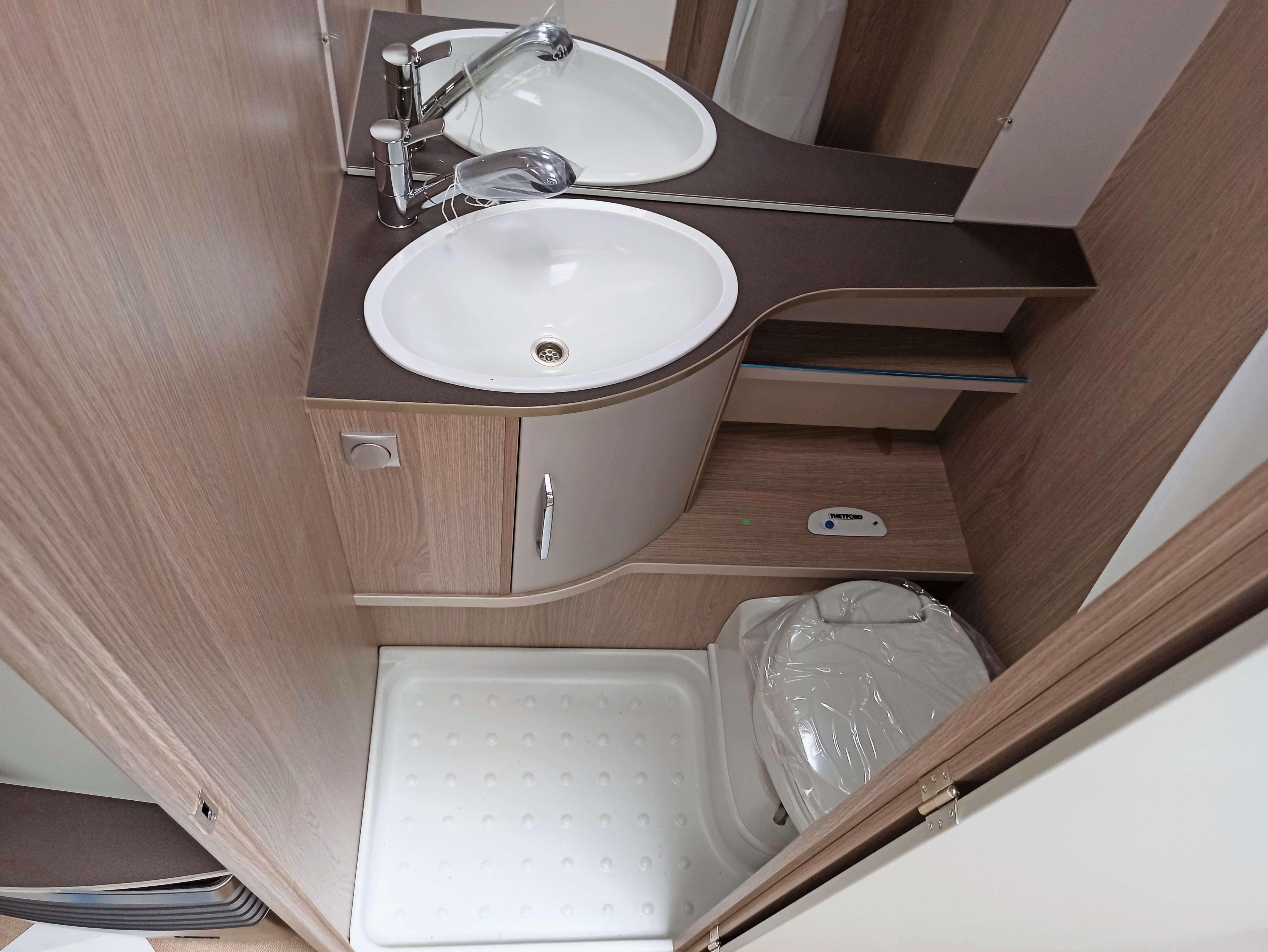 Nuovo Caravan Bürstner Premio Plus 440 TK 2023 VR Camper Druento ...