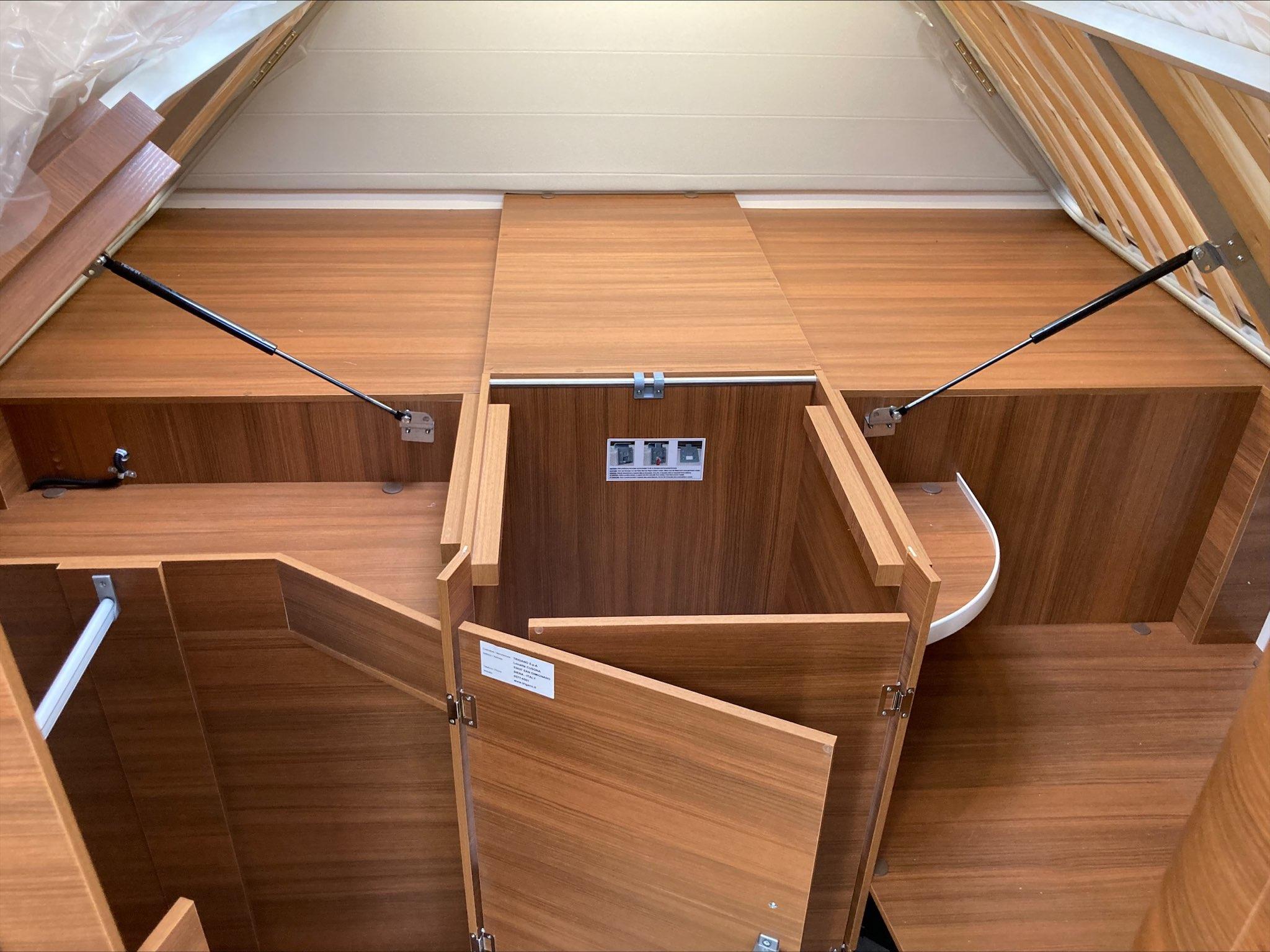 Camper Nuovo Semintegrale Elnagh BARON 565 Guglielmi Autocaravan Lonigo ...