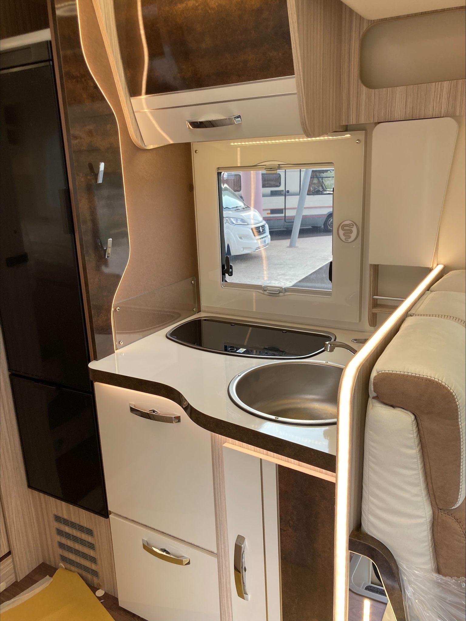 Camper Nuovo Semintegrale Elnagh T-LOFT 529 Guglielmi Autocaravan ...