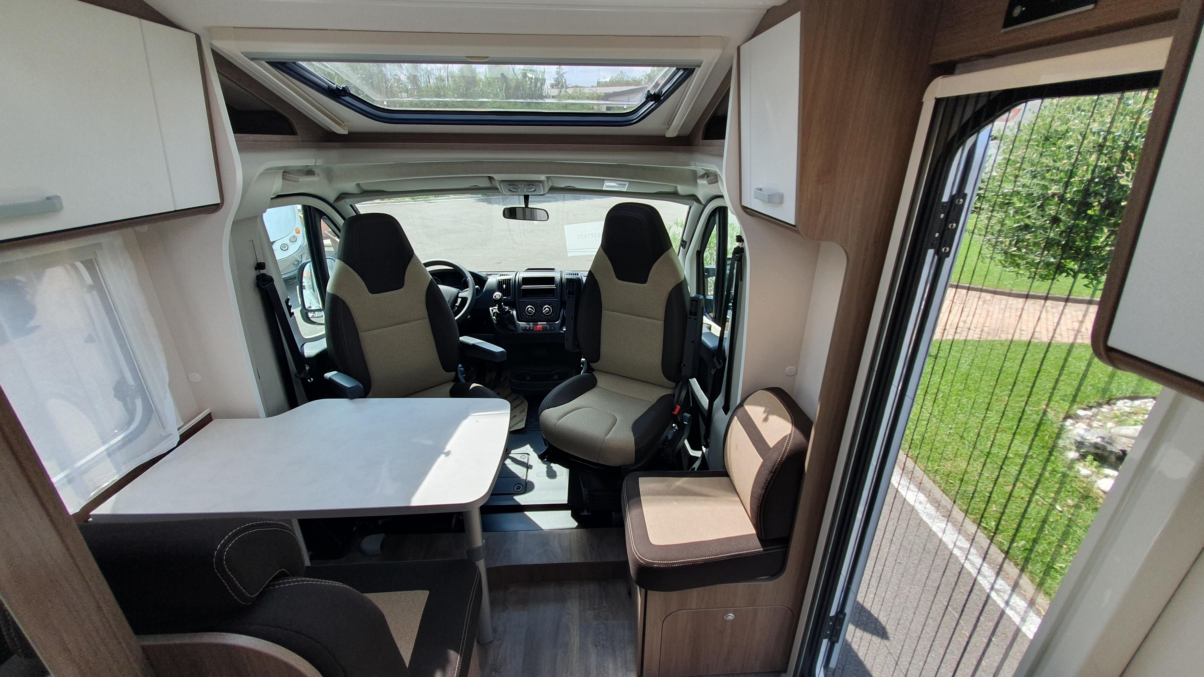 Camper Nuovo Semintegrale Carado V132 Pro 2023 Monzacamper Monza ...