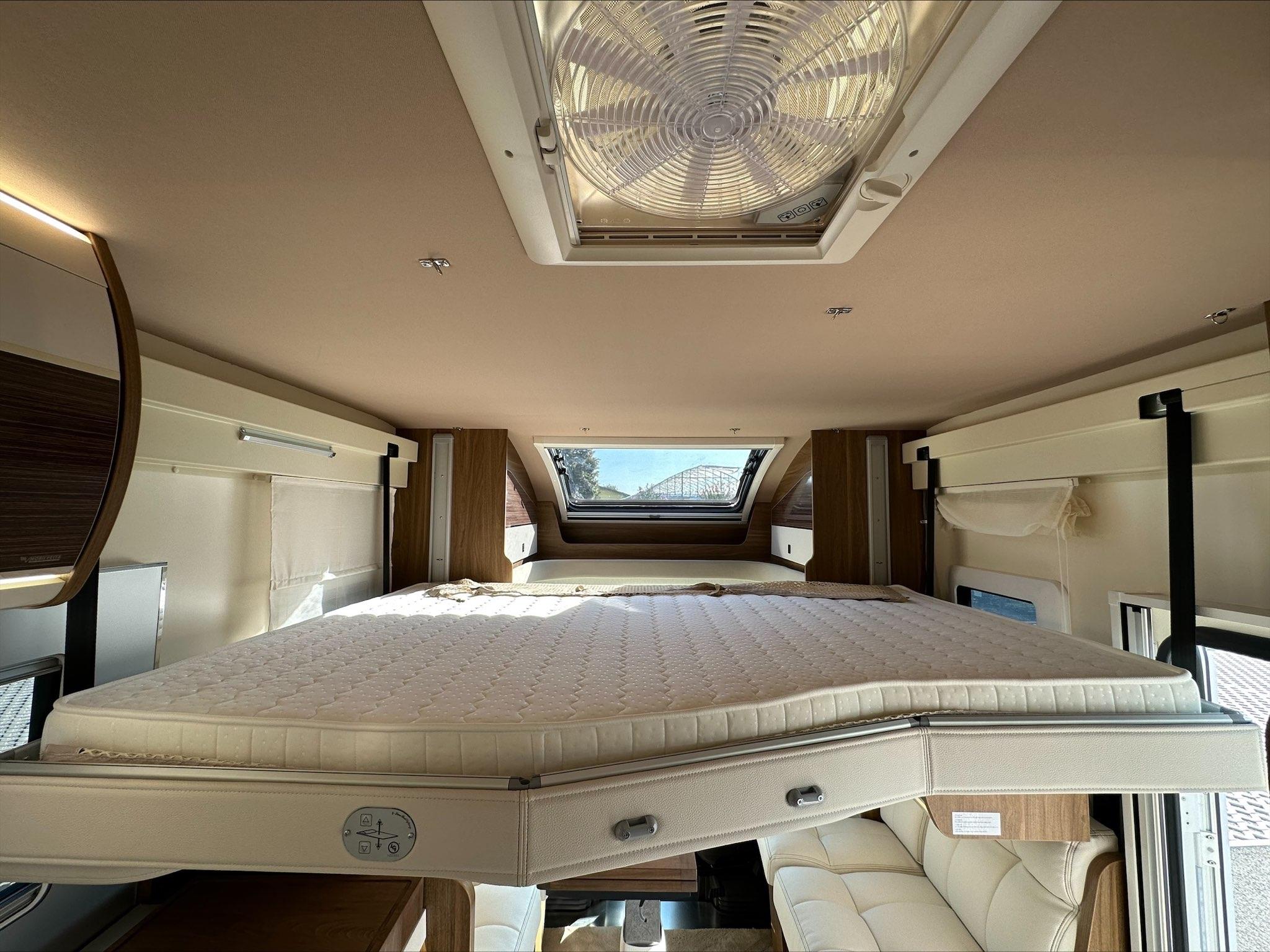 Camper Nuovo Semintegrale Mobilvetta KROSSER P90 - stagione 2024 ...