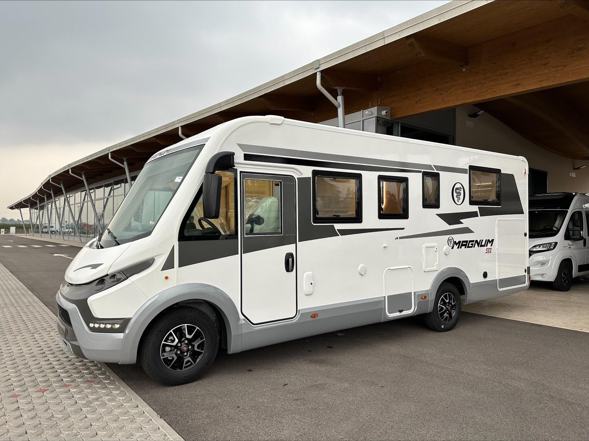 Camper Nuovo Motorhome Elnagh MAGNUM 582 - stagione 2024 Guglielmi ...