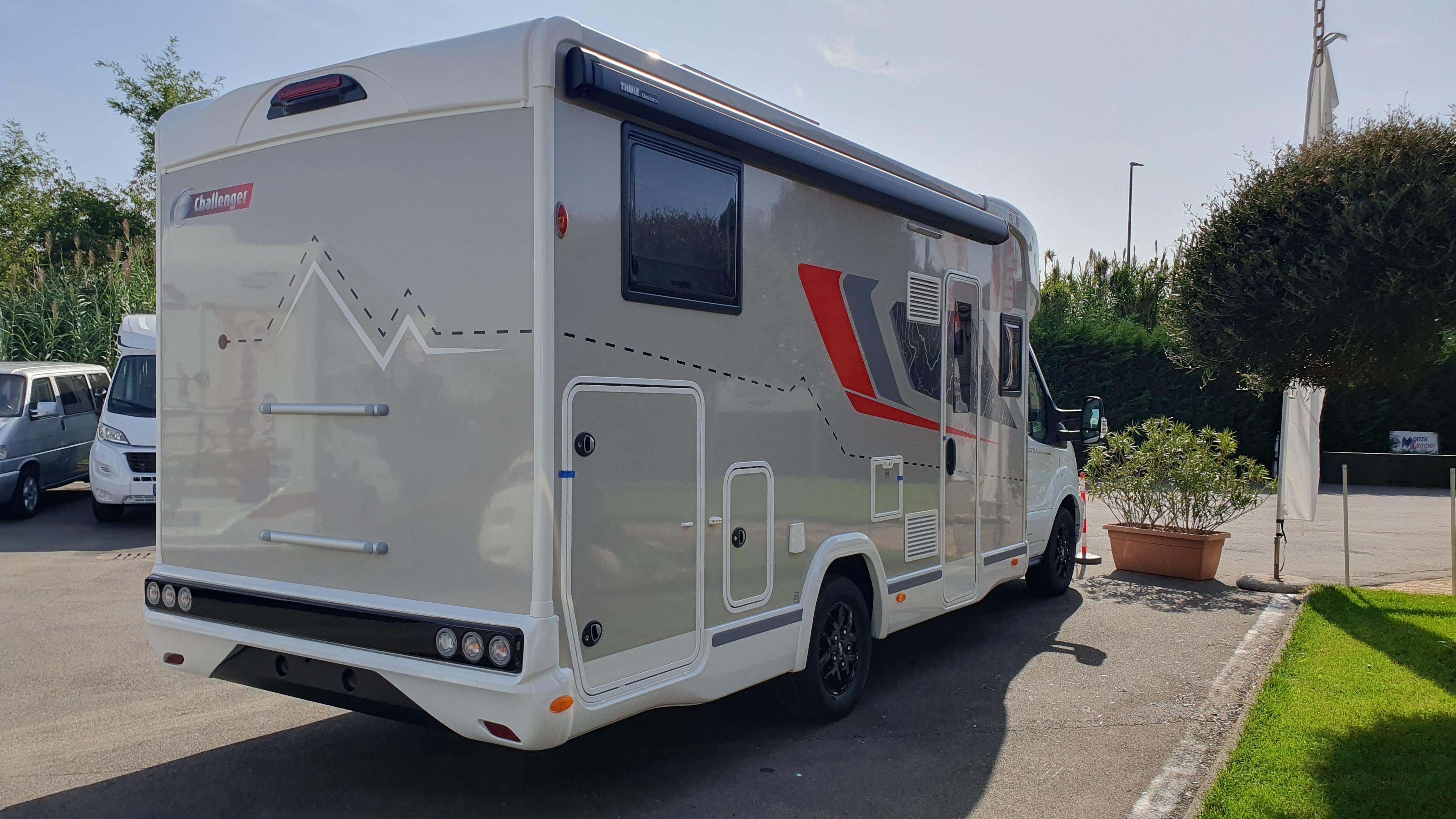 Camper Nuovo Semintegrale Challenger 337GA Graphite Ultimate 2024 ...