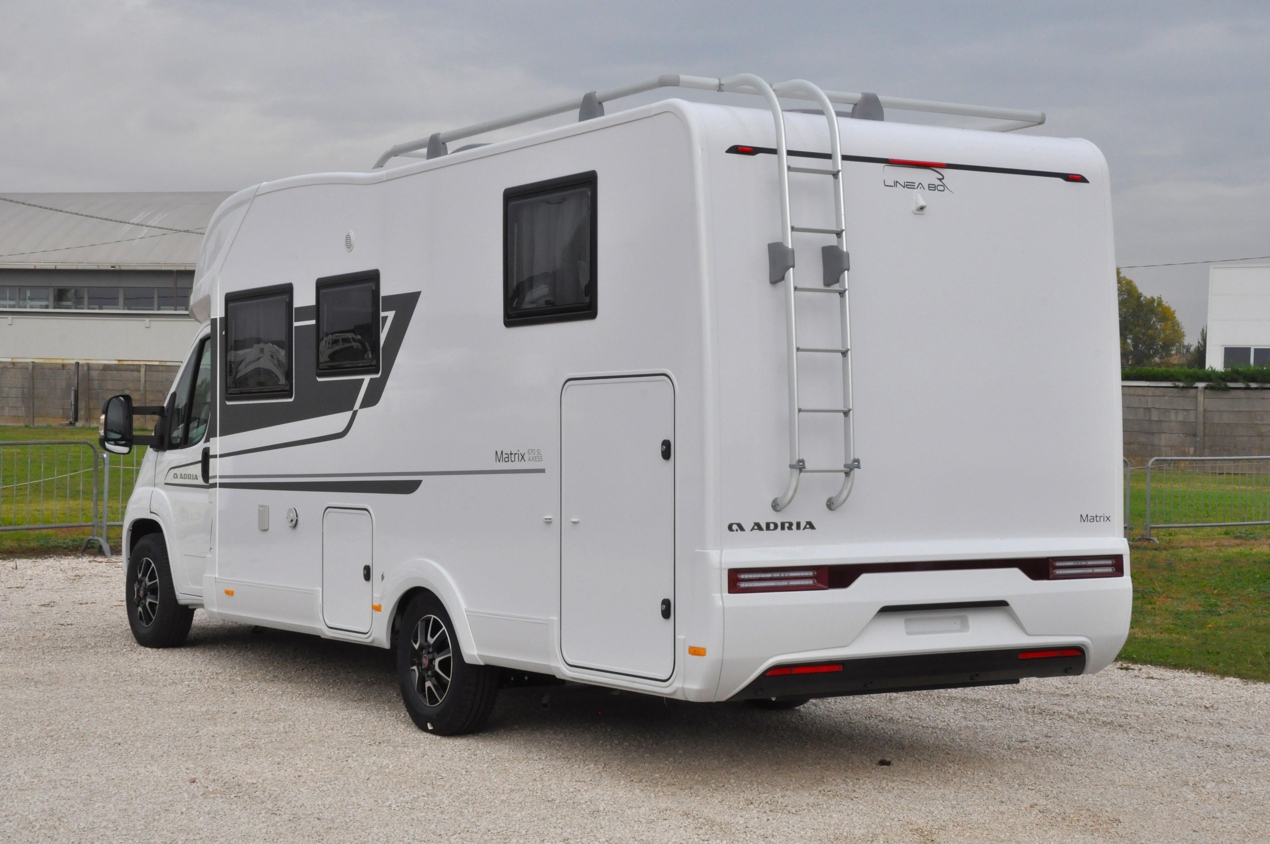 Camper Nuovo Semintegrale Adria Matrix Axess 670 SL Linea 80 Campalto ...