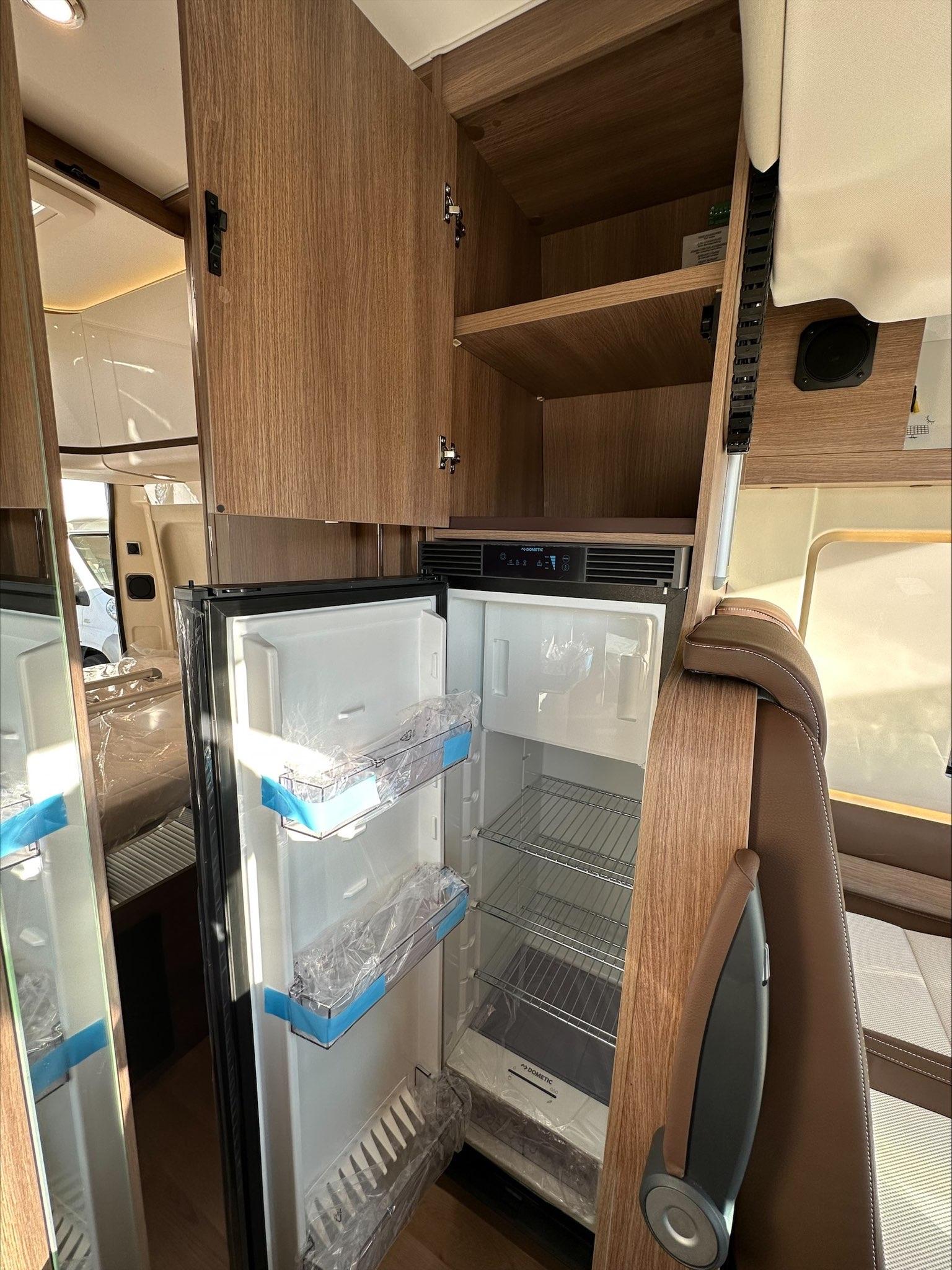 Camper Nuovo Semintegrale Dreamer CAMPER VAN XL Guglielmi Autocaravan ...