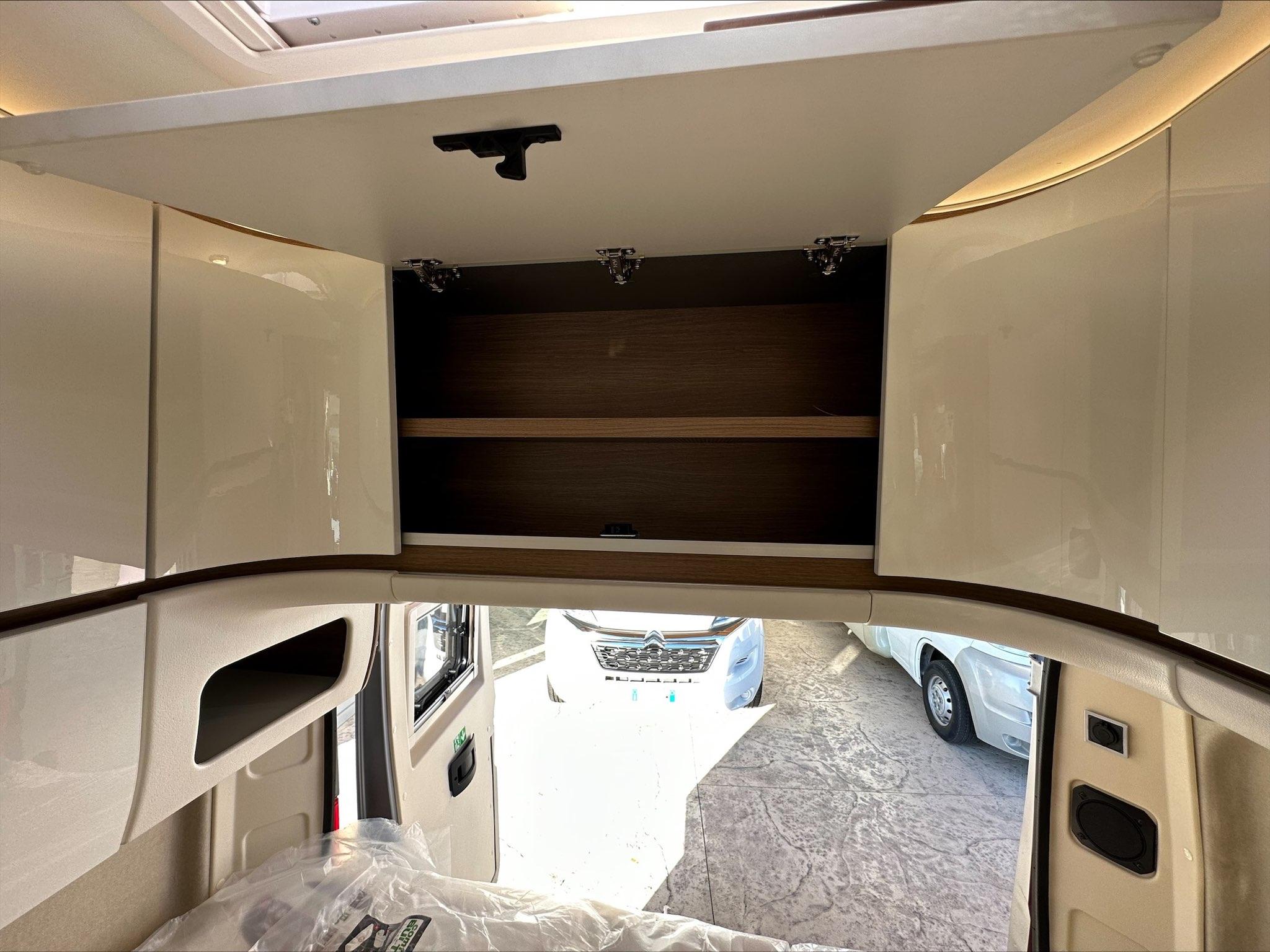 Camper Nuovo Semintegrale Dreamer CAMPER VAN XL Guglielmi Autocaravan ...