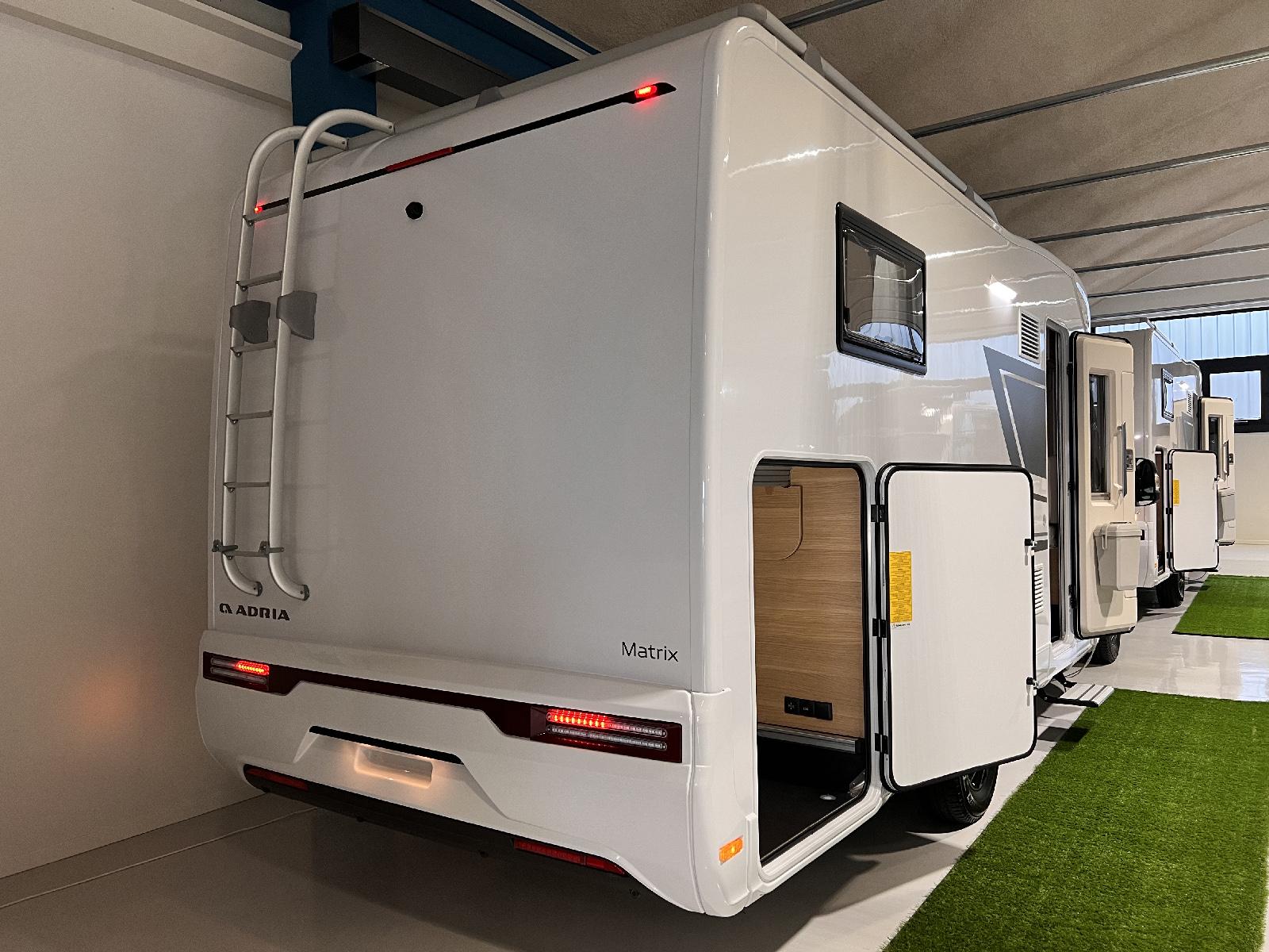 Camper Nuovo Semintegrale Adria MATRIX AXESS 670 SC Frattin Auto ...