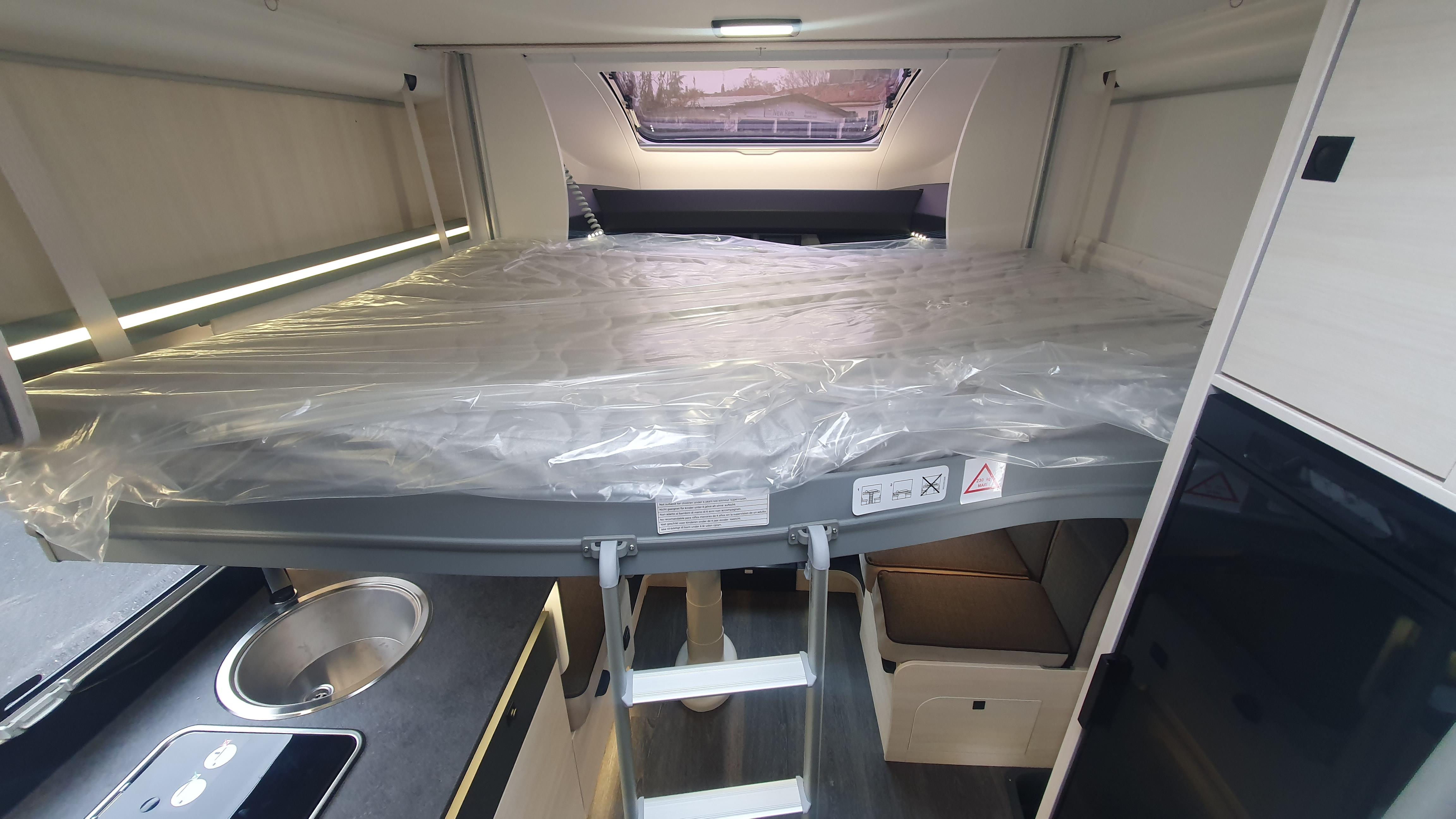 Camper Nuovo Semintegrale Challenger Challenger 328 Graphite Ultimate ...