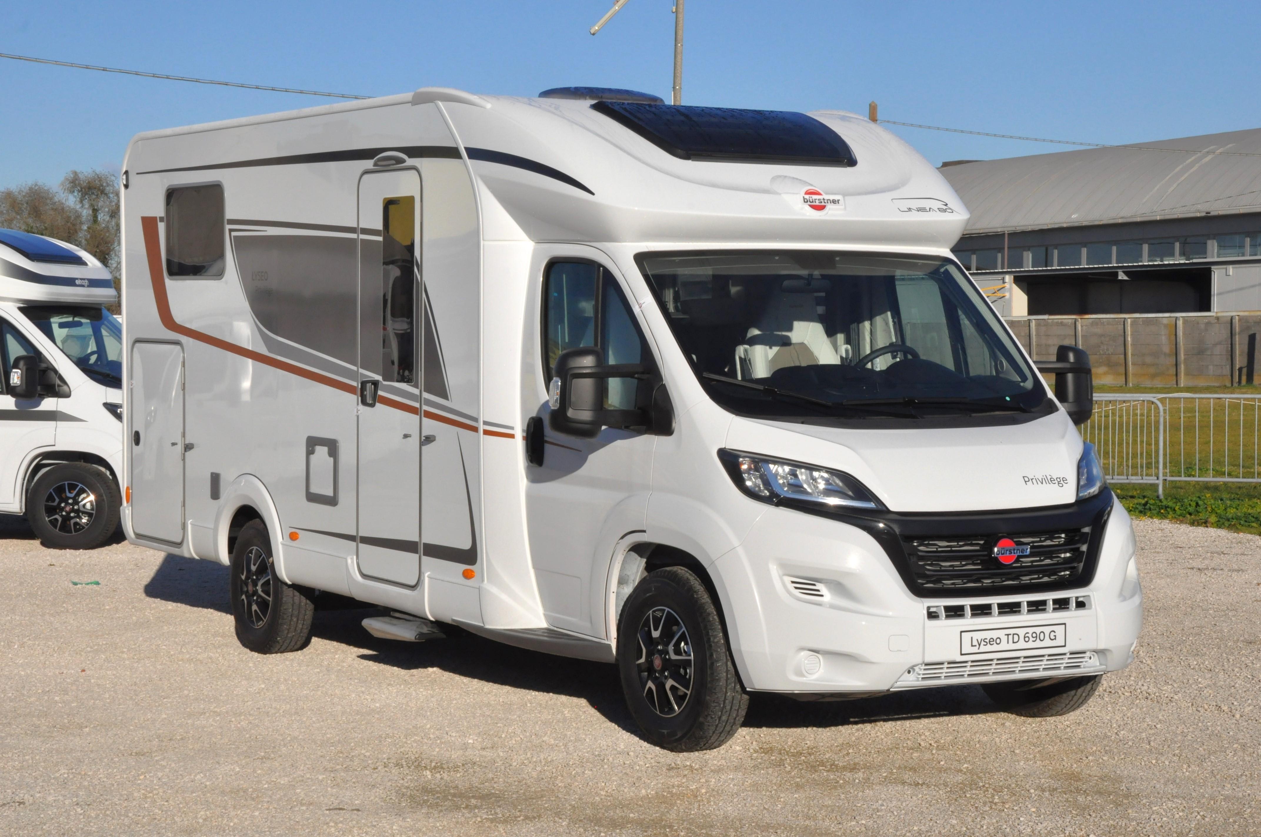 Camper Nuovo Semintegrale Bürstner Lyseo TD 690g Privilege Linea 80 Campalto | CamperOnLine