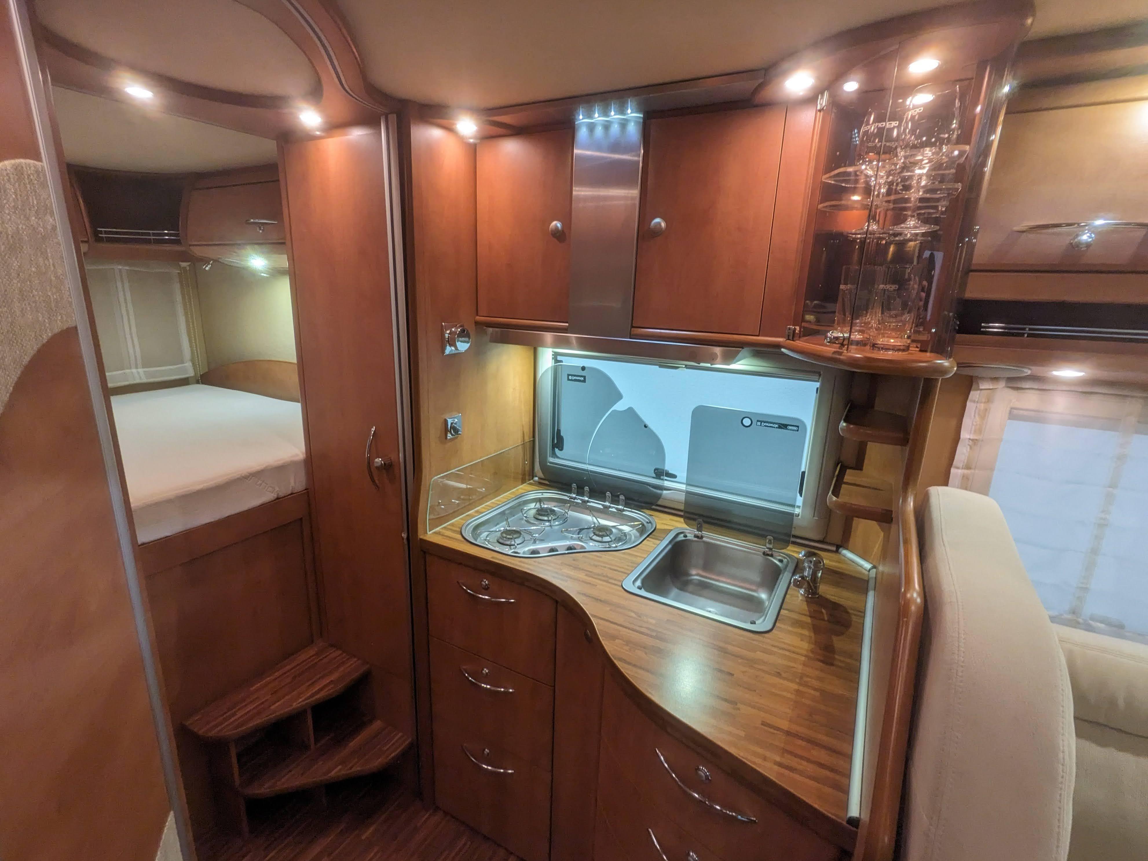 Camper Usato Semintegrale Carthago chic c-line T 4.2 2011 u-car ...