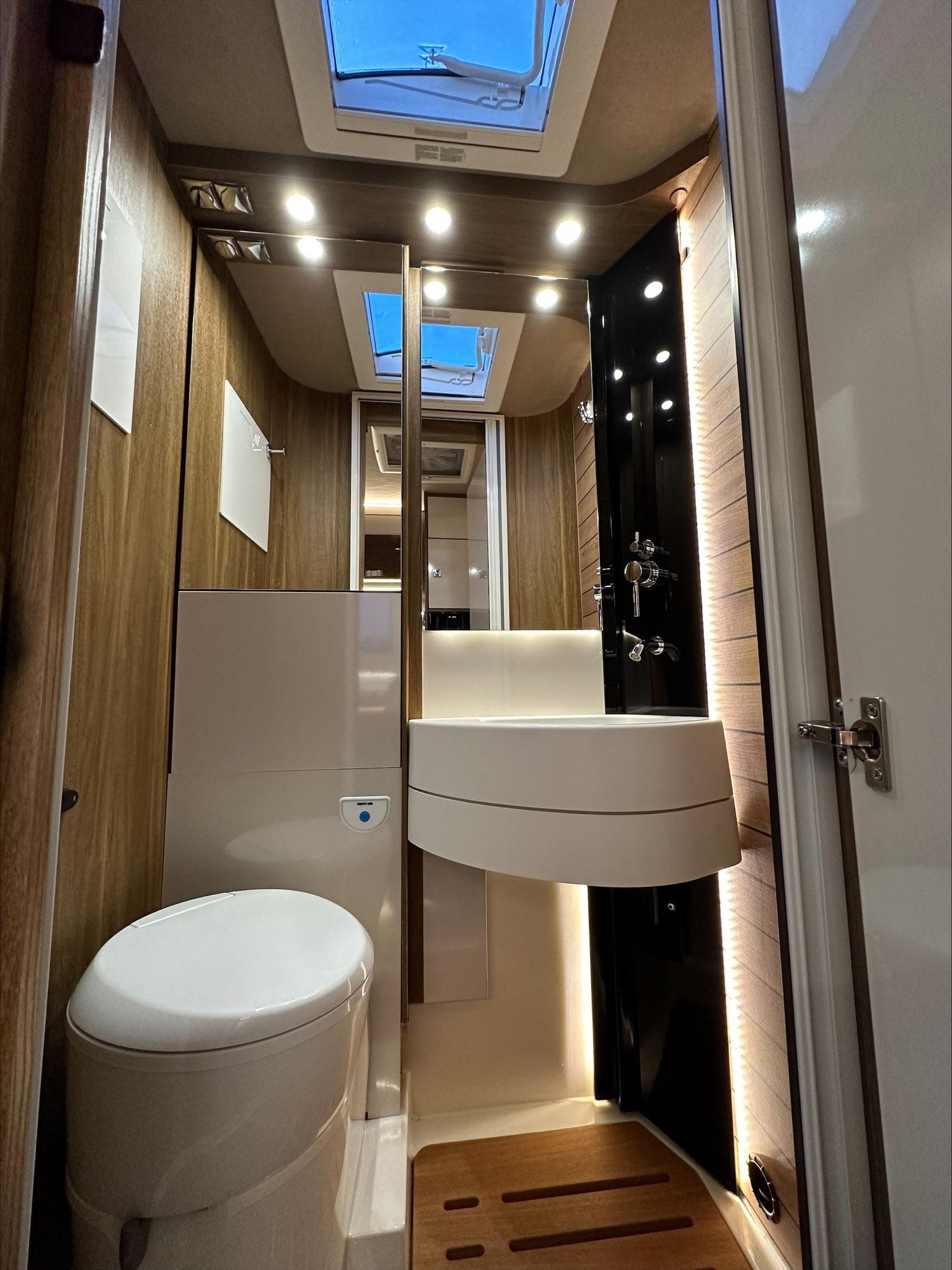 Camper Usato Motorhome Mobilvetta K-YACHT TEKNO LINE 64 - CAMBIO AUTOMATICO! 2021 Guglielmi ...