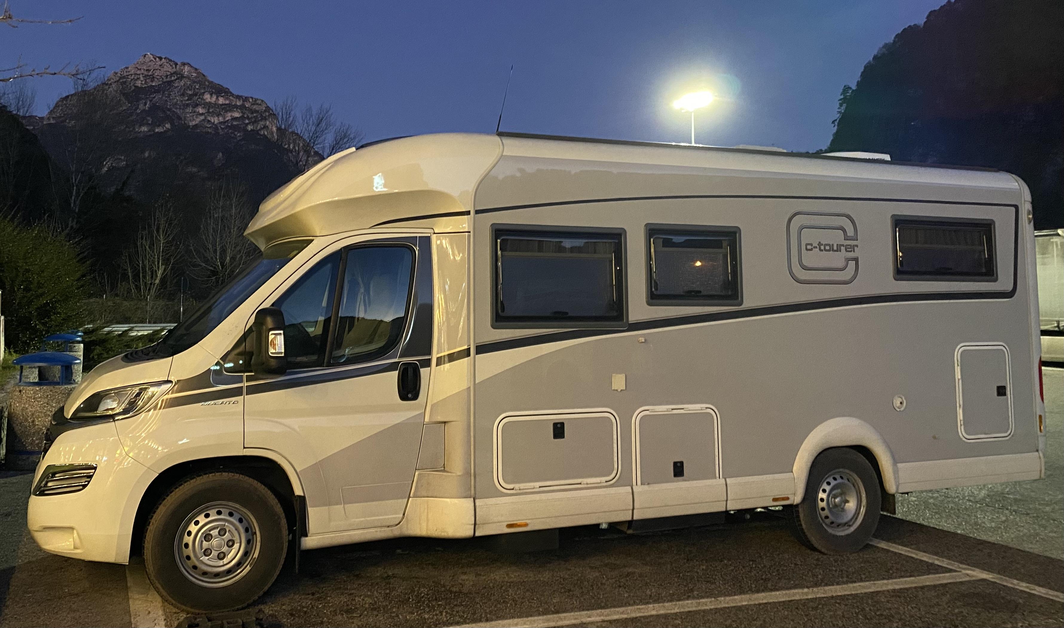 Camper Usato Semintegrale Carthago C-tourer T 144 LE 2019 | CamperOnLine