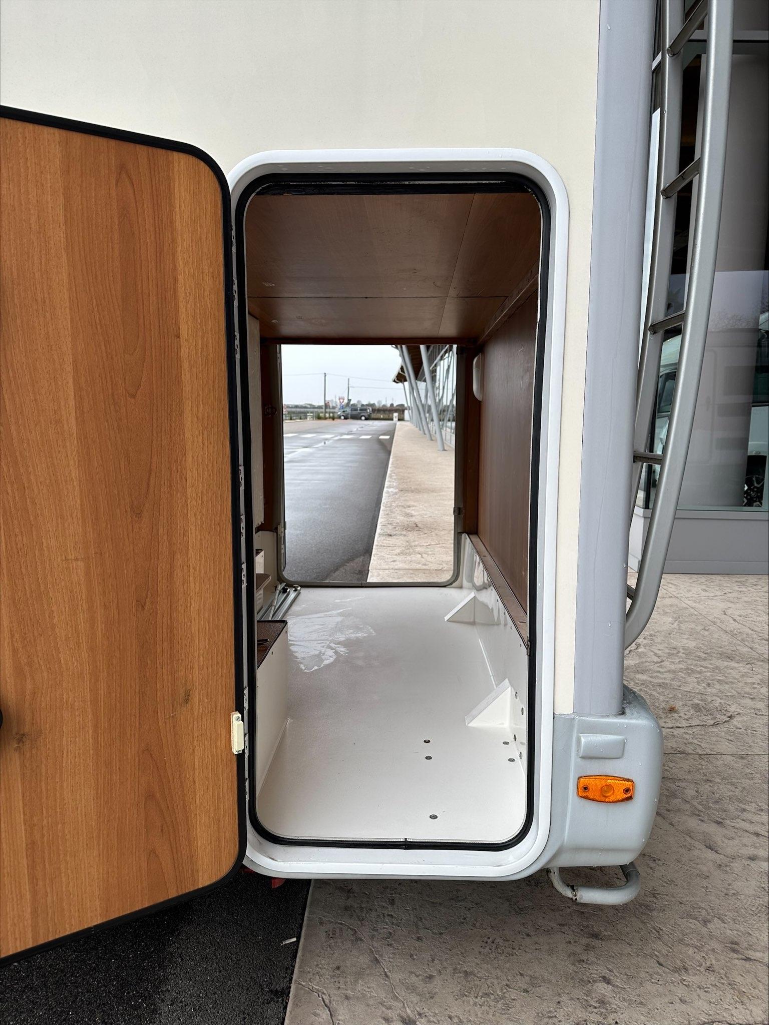Camper Usato Semintegrale Arca P700 GLM 2003 Guglielmi Autocaravan ...