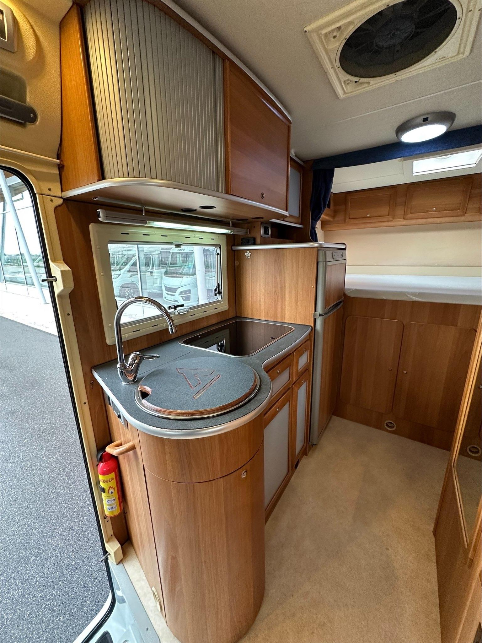 Camper Usato Semintegrale Arca P700 GLM 2003 Guglielmi Autocaravan ...