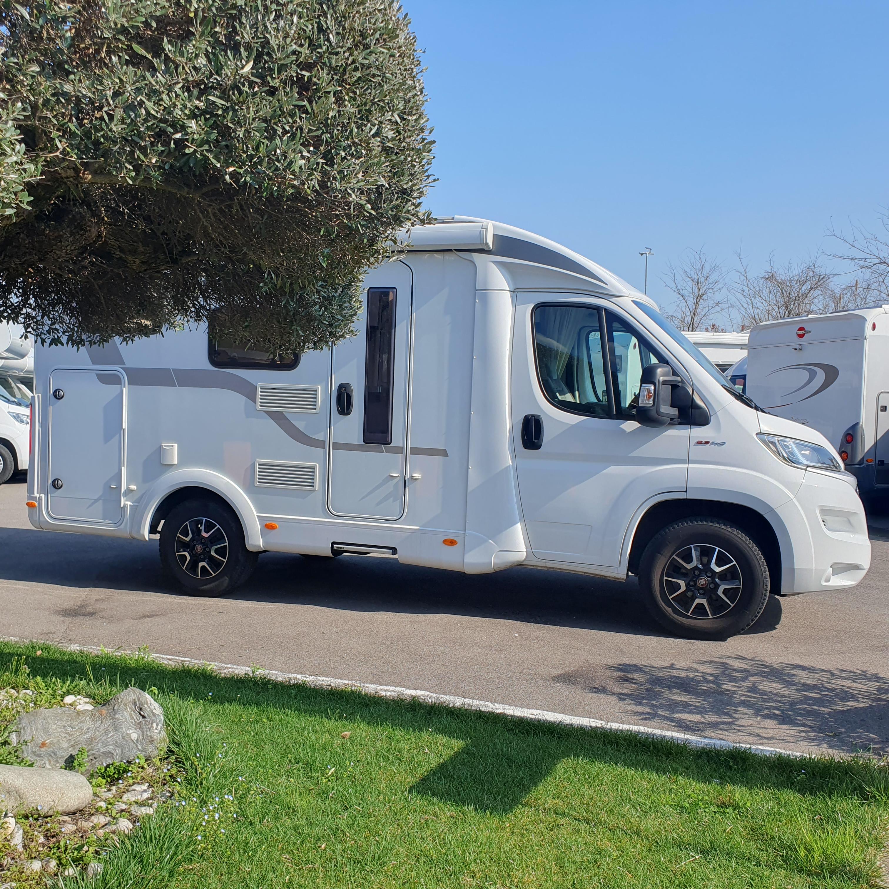 Camper Usato Semintegrale Laika Kosmo Compact 5 2021 Monzacamper Monza ...