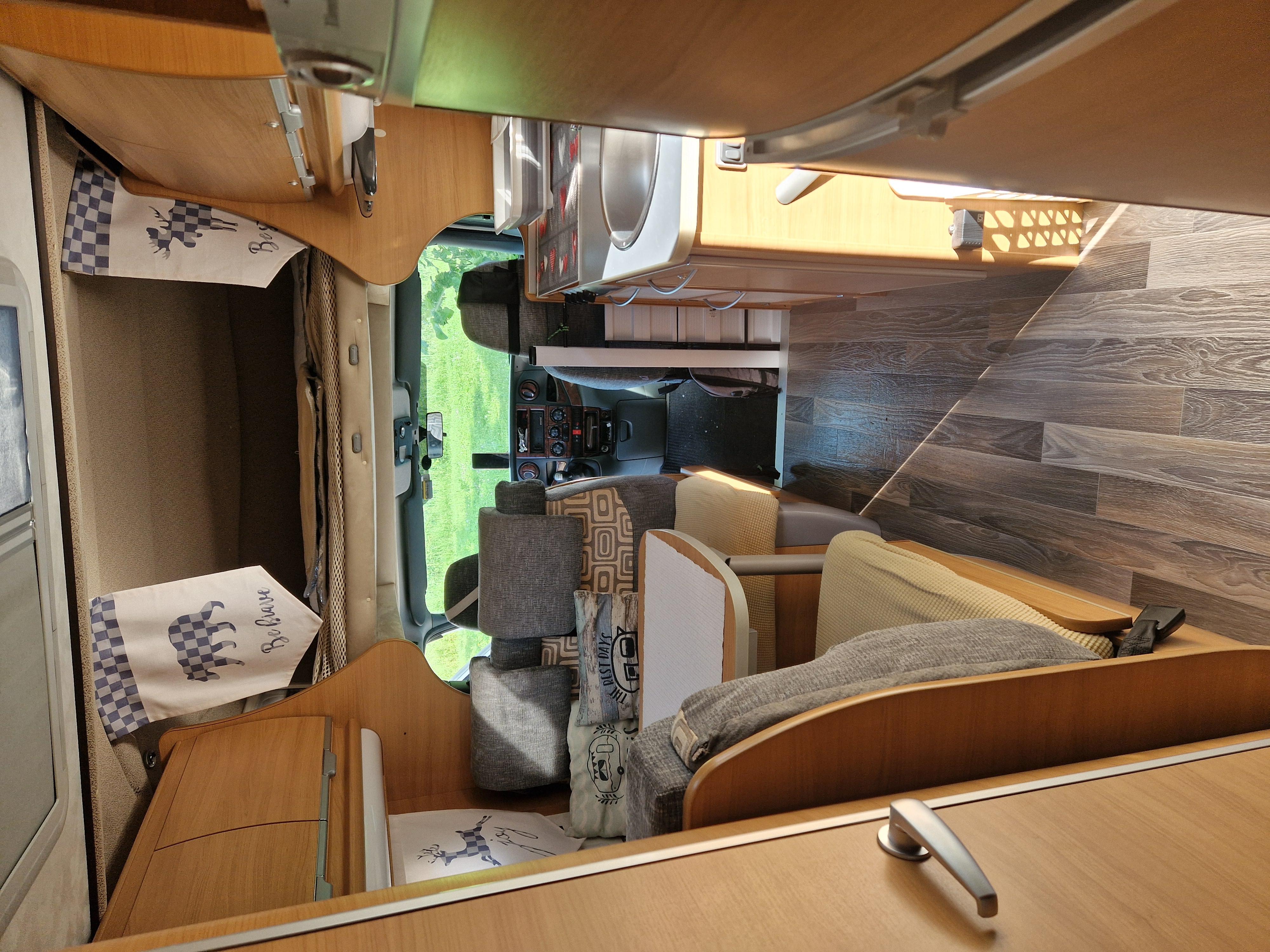 Camper Usato Mansardato Mobilvetta Huari 1101 patente C - C1 2006 ...