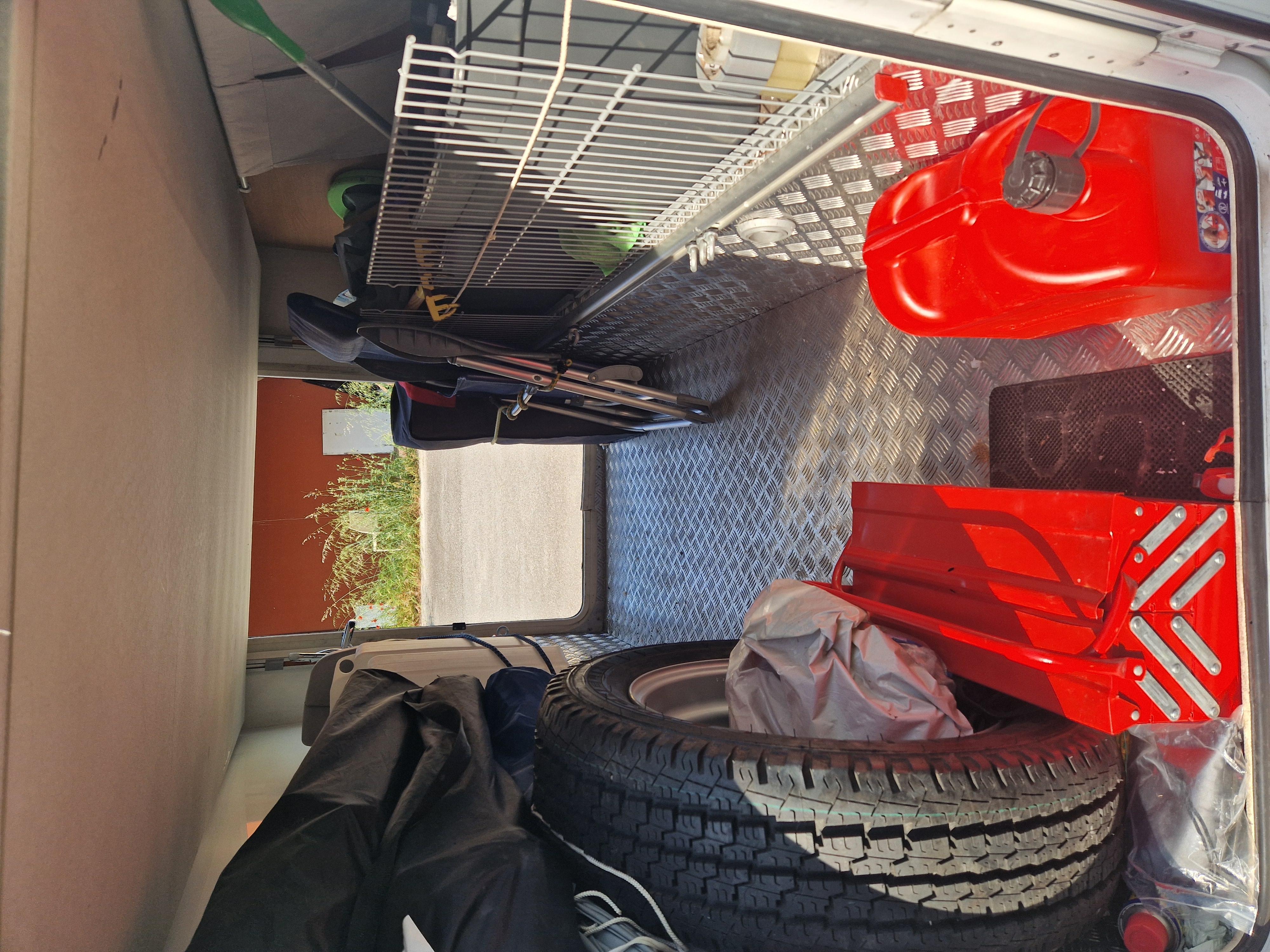 Camper Usato Mansardato Mobilvetta Huari 1101 patente C - C1 2006 ...