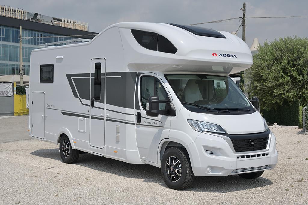 Camper Nuovo Mansardato Adria Coral XL Axess 660 SL Linea 80 Campalto | CamperOnLine