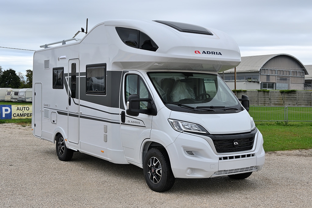 Camper Nuovo Mansardato Adria Coral XL Axess 650 DK Linea 80 Campalto | CamperOnLine
