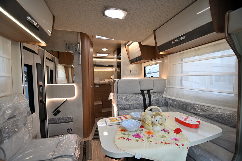 Camper Nuovo Semintegrale Elnagh Baron 560 CAMBIO AUTOMATICO Linea 80 Campalto | CamperOnLine