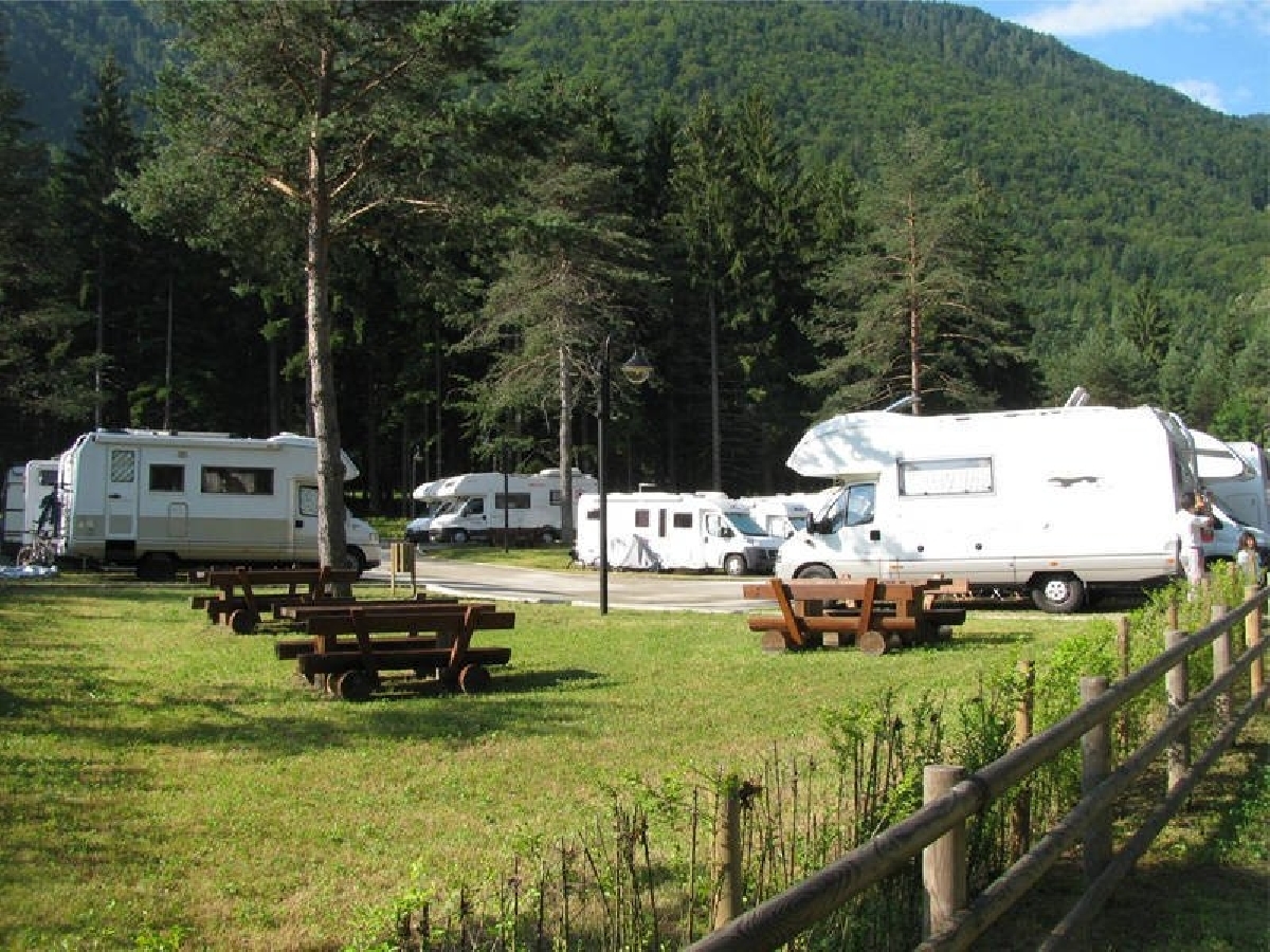 Area sosta camper Area sosta camper La Pineta a Santa Maria Maggiore in ...